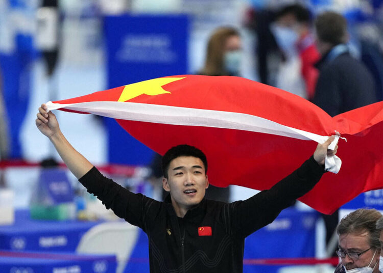 【冬奥】中国旗手高亭宇 速滑男500米摘金创历史 – 民生頭條