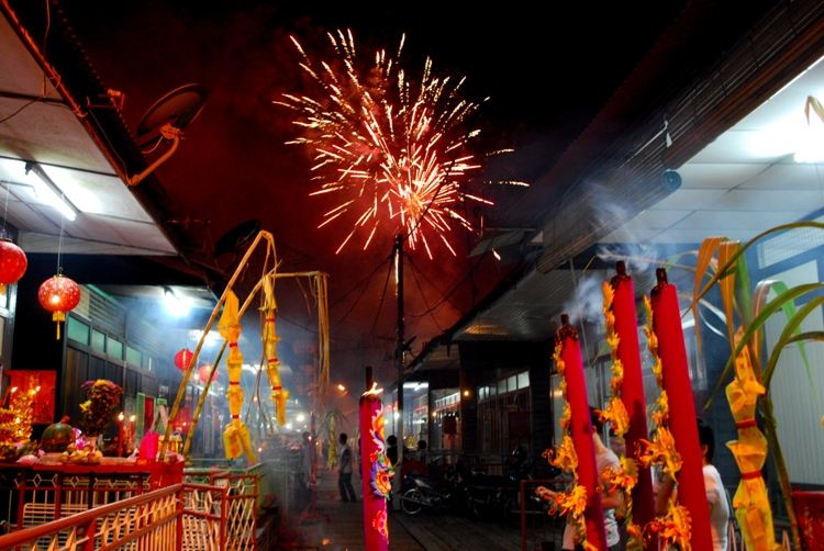 拜天公放炮怕惊扰他人 华裔贴文获友族暖心回复 – 民生頭條